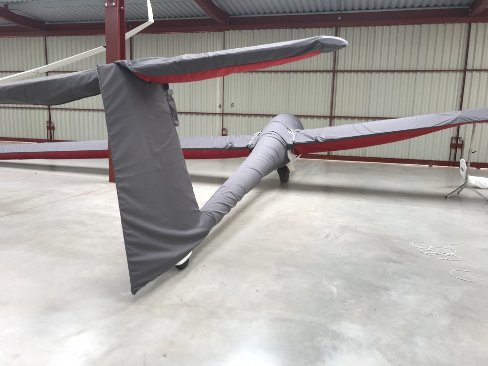 Hangar & dust covers